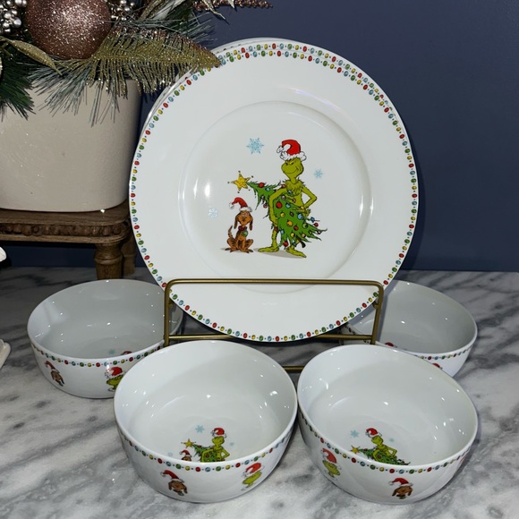 The Grinch | Dining | The Grinch Dinner Wear Set Of Eight | Poshmark